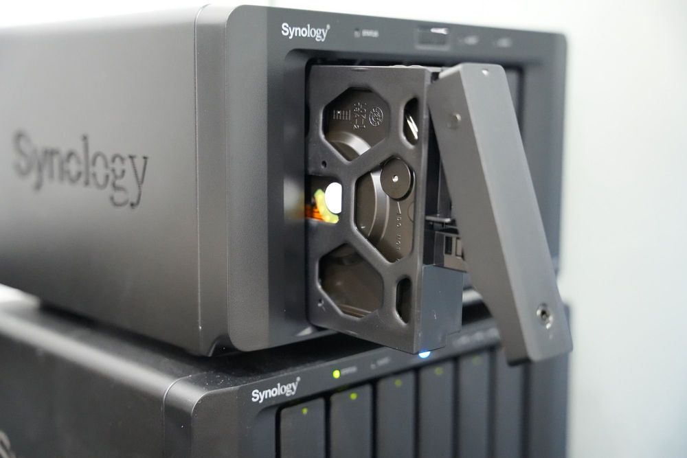 เพิ่มพื้นที่การจัดเก็บสำหรับ Synology NAS ด้วย Expansion Unit DX517 ...